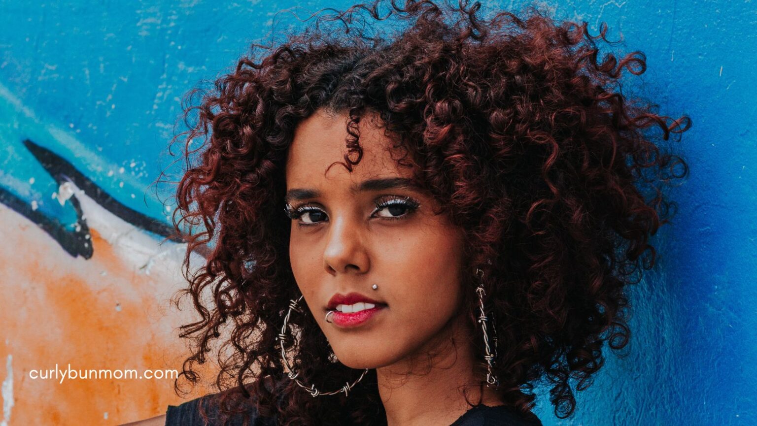 How To Tame Frizzy Curly Hair: 17 Easy Tips To Reduce Frizz From A ...