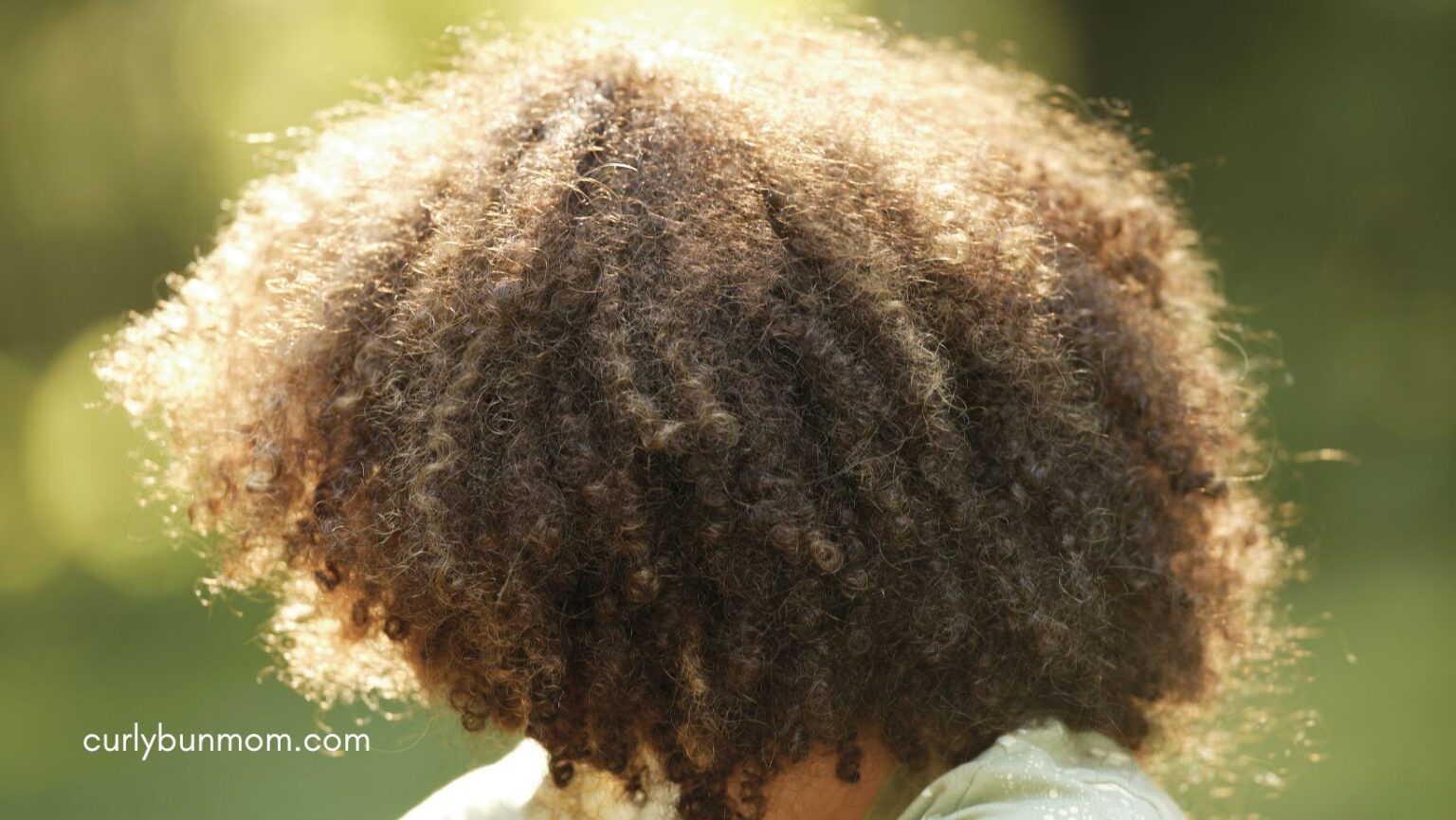How To Tame Frizzy Curly Hair: 17 Easy Tips To Reduce Frizz From A ...