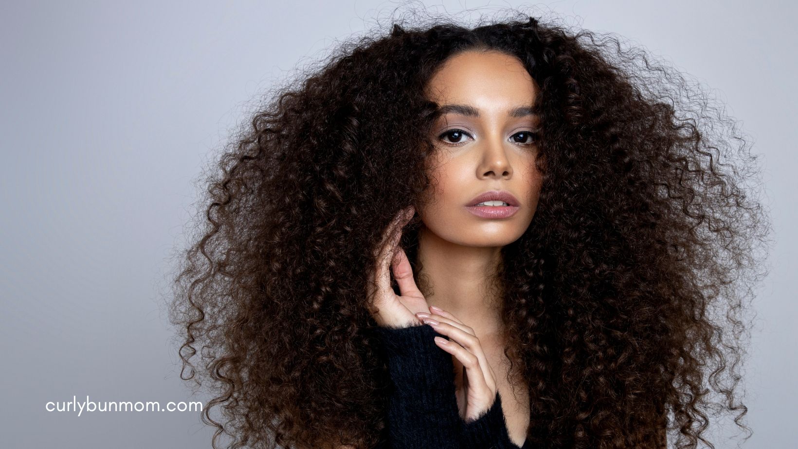 How To Tame Frizzy Curly Hair: 17 Easy Tips To Reduce Frizz From A ...